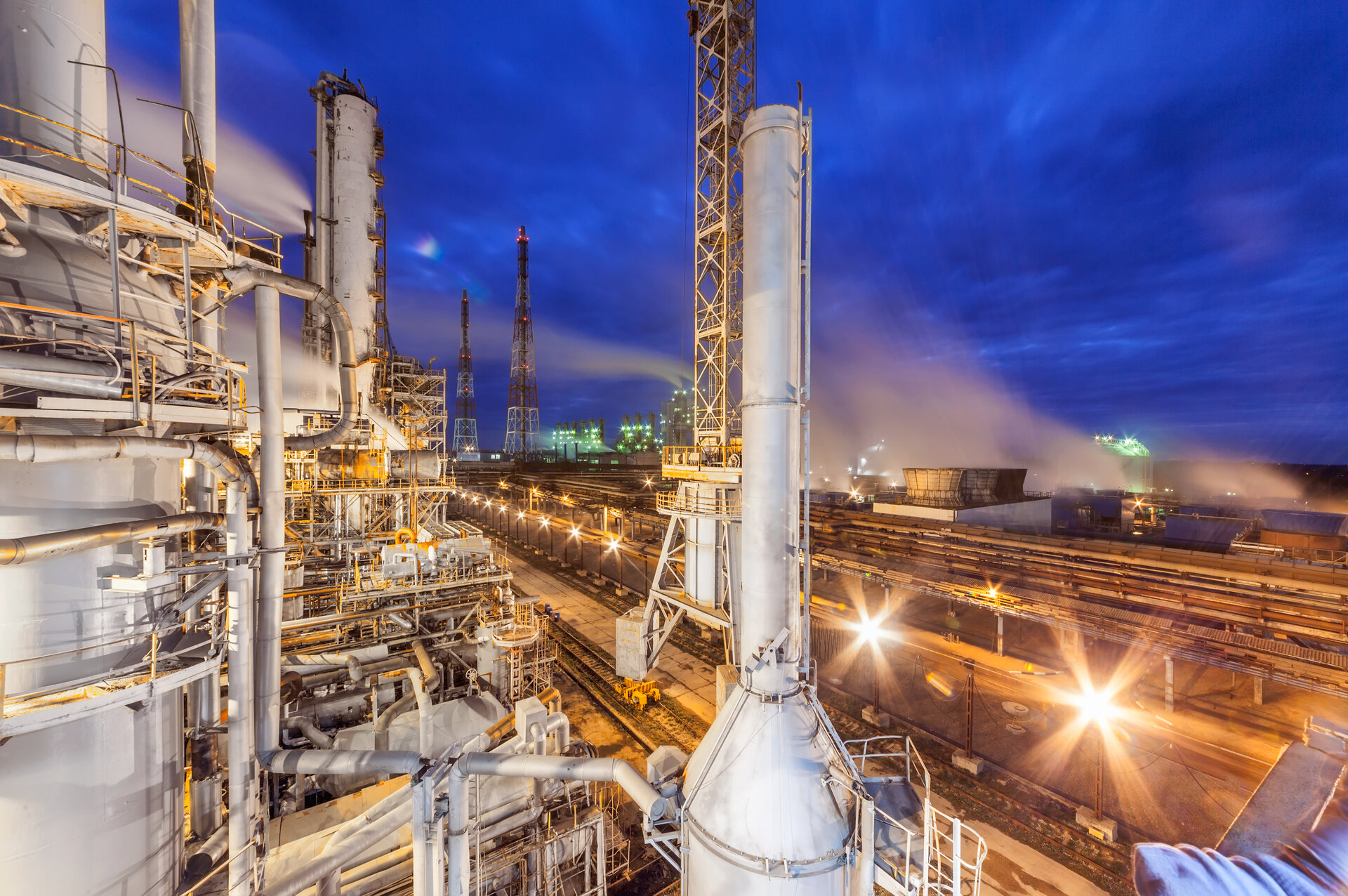 Chemie Petrochemie Industriekomponenten Ventile Füllstandstechnik
